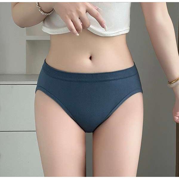 新品未使用伸縮性のあるストレッチ生地で、動きまわってもヒップにぴったりフィット！ヒップの割れ目に沿って布を切り替えておりＴバックの動きやすさとフルバックの安定感を兼ね備えたブルマ型ショーツですジムやヨガ、体操、ダンスレッスン、トレーニングな...