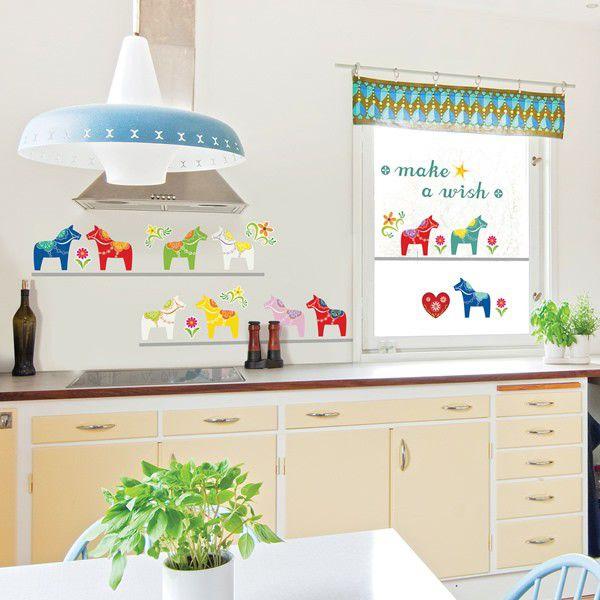 韓国正規品のウォールステッカー！使い方は超簡単！ステッカーをはがして好きなところにペタっと貼るだけ！貼り方次第で雰囲気がぐんと変わります。貼りなおしもOK！お子様のお部屋や、玄関の壁、冷蔵庫など貼り方、場所はあなた次第！殺風景な場所が明るく...