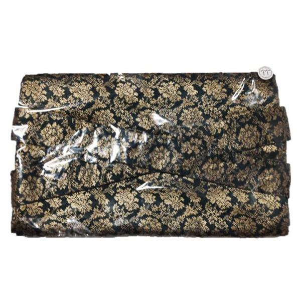 １３絃用の琴ゆたんです。裏板が見えるタイプです。袋状の方を琴にかぶせて紐が付いている部分を折り返して結びます。琴の長さが、違っても使えます。大切な御琴のほこり除けに最適です。御琴を使うときの手間があまりいらないので、便利です。画像の商品が送...