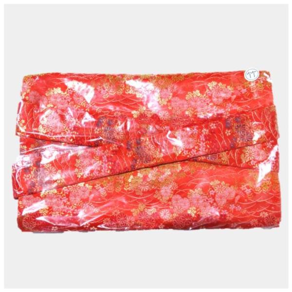 １３絃用の琴ゆたんです。裏板が見えるタイプです。袋状の方を琴にかぶせて紐が付いている部分を折り返して結びます。琴の長さが、違っても使えます。大切な御琴のほこり除けに最適です。御琴を使うときの手間があまりいらないので、便利です。画像の商品が送...