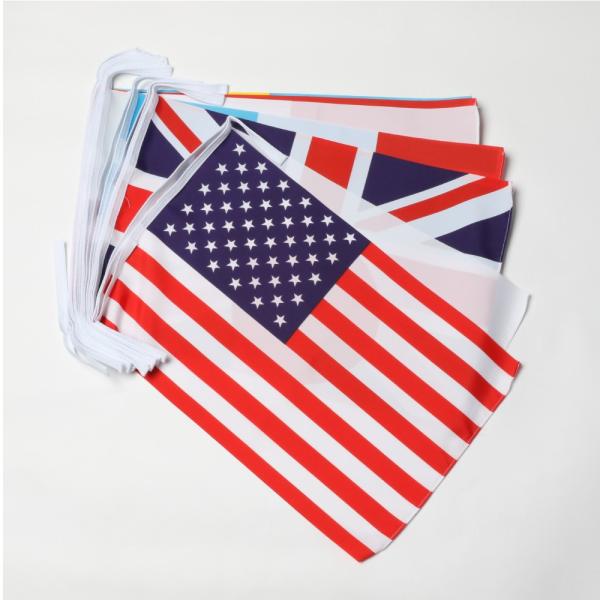 繊維に強度があり耐久性・対磨耗性に優れ、吸収性が低く、雨に濡れても乾きが早いポリエステル製！生地に厚みのあるトロピカル生地仕様風にあおられることによるほつれを予防する下部折縫製size：35x40cm（旗単体）、伸ばして約10mテープひも付...