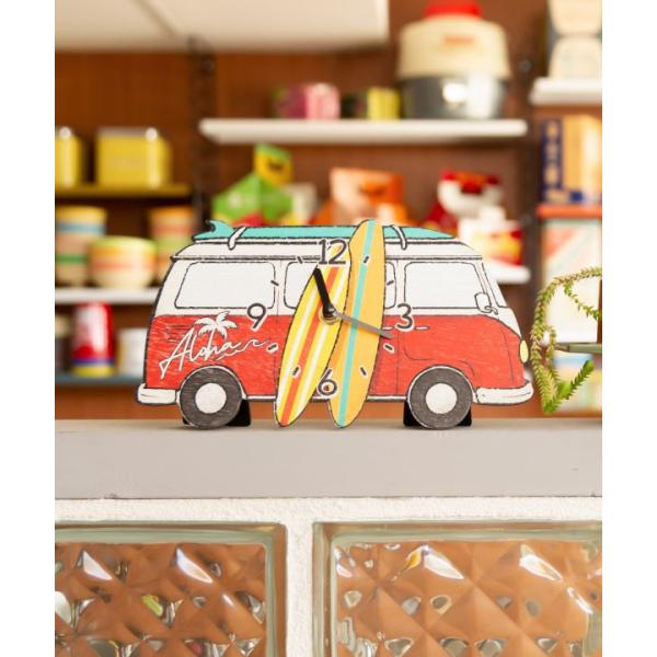 【商品説明】HAWAIIのサーフトリップの雰囲気な置時計。今すぐにでもビーチへ向かいたくなりそう。サイズ：縦 13cm 横 23 cm  生産国：中国素材：MDF  ※電池は別売りです。※撮影用小物は付属致しません。※お使いのデバイスの環境...