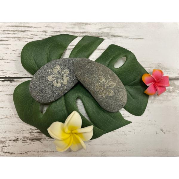 【商品説明】フラでお馴染みの楽器、イリイリ。当店では石にレーザー彫刻を施すことで、他にはないオリジナルのデザインをお届けします。2個で1セットとなっております。また、打楽器としてだけでなく、インテリアとしても魅力的。ハワイアン好きにはたまら...