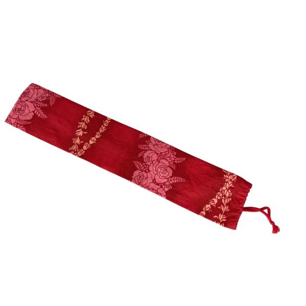 【商品説明】フラでお馴染みの楽器、プイリを収納するケースです。ハワイ直輸入生地を、日本自社工場で縫製した当社オリジナルケースとなっております。50cmのプイリもすっぽり入ります。落下や傷つき防止効果もあり、移動中にはホコリや汚れからも守って...