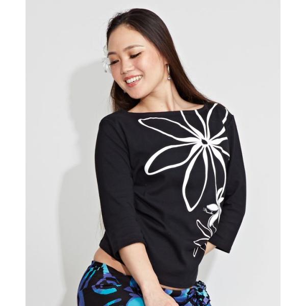 ＜商品情報：サイズ(約)＞胸元に大きく煌く、高貴なティアレ。従来のレッスンTシャツよりも身幅に余裕をもたせたサイズ感の７分袖Tシャツ。ポリウレタン混で伸びの良い生地を使用しています。肉厚のしっかりした素材感でストレッチ性も高く、型崩れしにく...