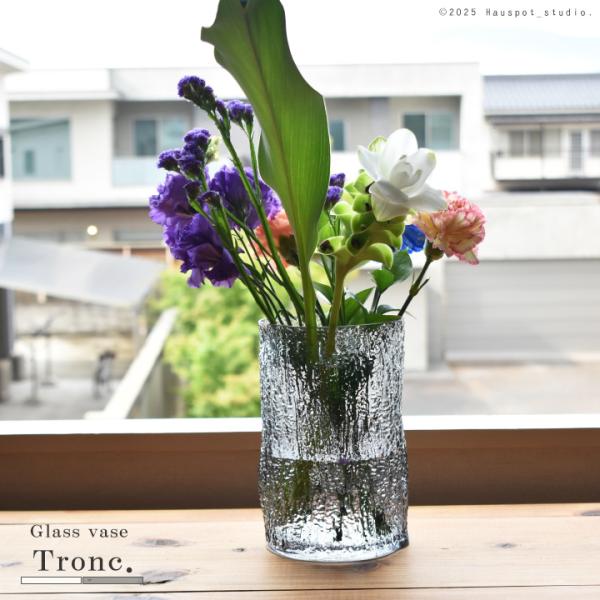 ●サイズ(約) 130mm×130mm×210mm●組成ガラス●製造中国製●商品説明・モダンな雰囲気ながら洗練されたデザインが魅力のガラスベース。花器として植物を飾るのはもちろん、お花がなくてもオブジェとして佇むデザイン性を兼ね備えた花瓶で...