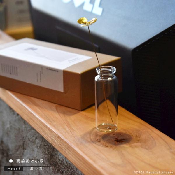 ●サイズ【メタルプランツサイズ】三つ葉：(約)0.6cm×長さ11.0cm【花瓶サイズ】(約)直径2.2cm×長さ6.0cm●組成メタルプランツ：真鍮花瓶：ガラス●生産地日本製●商品説明・生花やドライフラワーとはまた異なる魅力を兼ね備えた真...