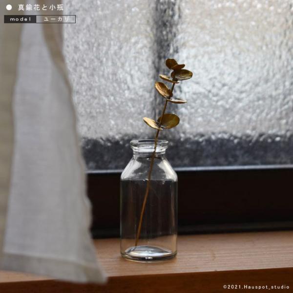 ●サイズ【メタルプランツサイズ】ユーカリ：(約)1.1cm×長さ11.0cm【花瓶サイズ】(約)直径3.3cm×長さ6.3cm●組成メタルプランツ：真鍮花瓶：ガラス●生産地日本製●商品説明・生花やドライフラワーとはまた異なる魅力を兼ね備えた...