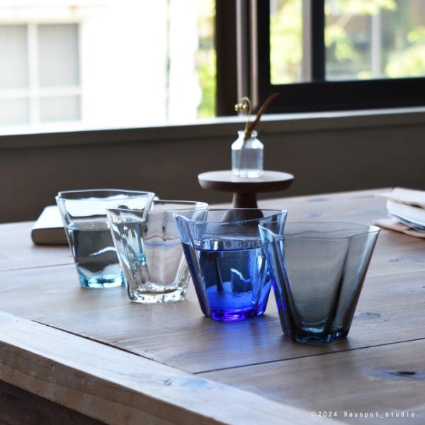 ●サイズ (約) 直径90mm×高さ80mm容量：(約)200ml●組成ガラス●商品説明・水たまりをイメージした夏の爽快な景色を思わせるデザインのグラス。・アートピースではなく、何気ない暮らしの中に溶け込み、毎日使っていただける事を目的とし...