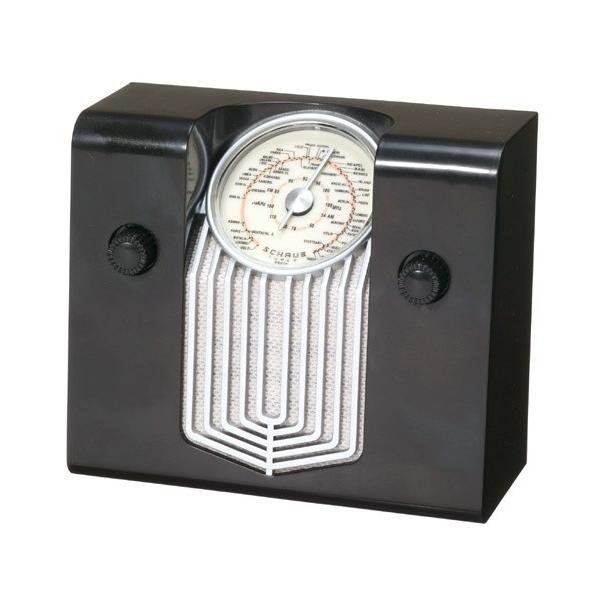 １９３７年、ドイツで発売された名作ラジオのミニチュア復刻版。ドイツ気質の落ち着いた黒色の本体カラーと角張った縦型のデザインが特徴です。受信周波数：ＡＭ（530 - 1,600 KHz）/ＦＭ(76 - 90 MHz)本体サイズ：幅120 x...