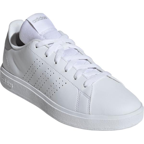 アディダス adidas アドバンコート ベース 2.0 / ADVANCOURT BASE 2.0 IG9194　遠い祖先はテニスシューズ。このスニーカーの伝統をほのかに伝える、パーフォレーションで描いたスリーストライプスがアクセント。ア...