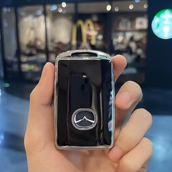 車のスマートキーをやさしく全面保護する専用カバーでございます。車種専用設計のためフィット感がいいです。手のひらサイズに収まる丁度良いサイズ感を実現、持ち運びも邪魔になりません。【カラー】 ブラック×シルバー【素材】TPU【適合車種】※ご購入...