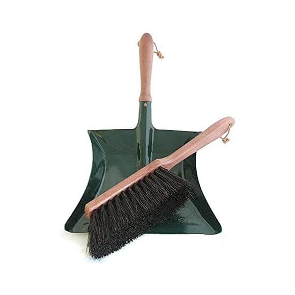 Redecker社のモスグリーンのチリトリとガーデン用ハンドブラシのセットです。ブラシ毛はヤシ科のアレンガ繊維で、動物の毛より柔軟性はありませんが動物毛より丈夫で屋外での使用に適しています。 柄は、モスグリーンのチリトリの柄と同じ色で染色さ...