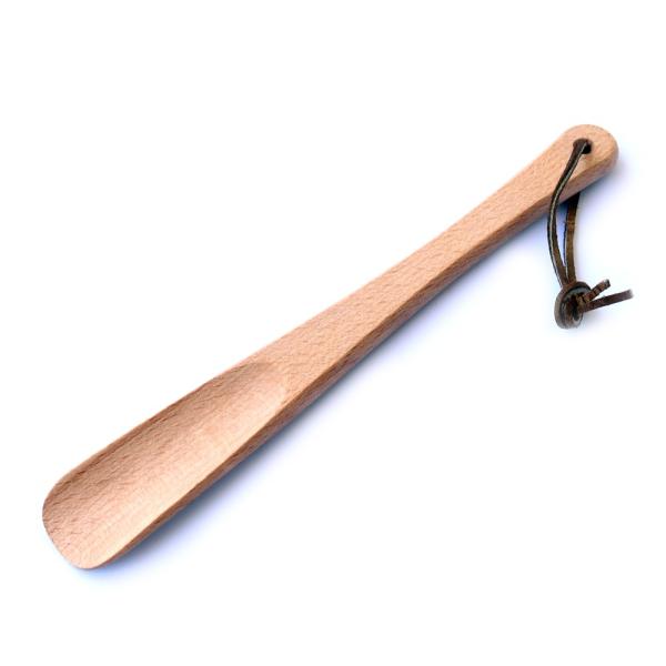 【発売日：2014年02月25日】REDECKER社の靴べらです。革紐がついたシンプルなデザインが魅力です。サイズ：全長約27cm/最大幅約4cm革紐のフリンジ約10cm*モニターにより,色の見え方が実際の商品と異なることがございます。◆ポ...