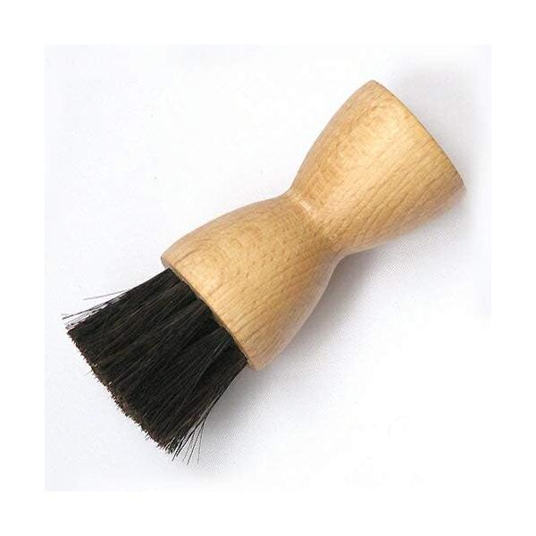 REDECKER社の靴みがきブラシです。ミニサイズのブラシは、靴のコバなど細かい部分のお手入れに大変使いやすいです。クロスでは届かない縫い目の奥まで、しっかりお手入れできます。サイズ:全長:約7.2cm(ブラシ部分含む)/ブラシ毛:約2cm...