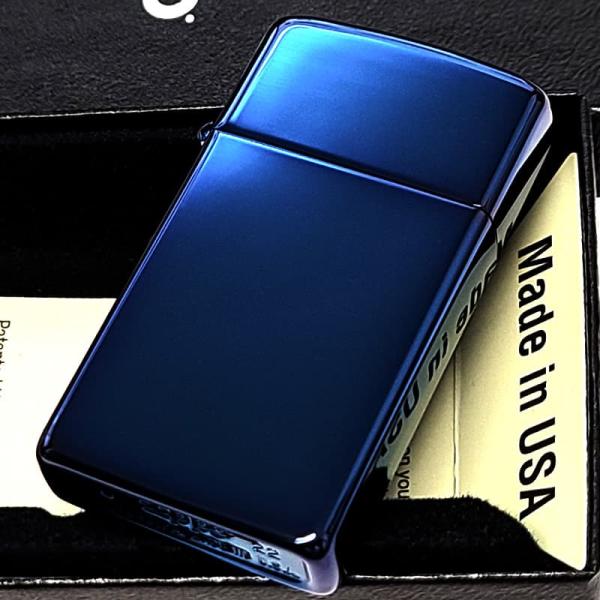 「スリム型 鏡面サファイヤブルー ZIPPO」深みのあるブルーが美しく上質感あふれるチタンコーティング仕様のスリムZippo。本体には傷が付きにくいチタン加工が施されていますので、使用後の小傷などが気になる方にもおすすめです。また、スリムジ...