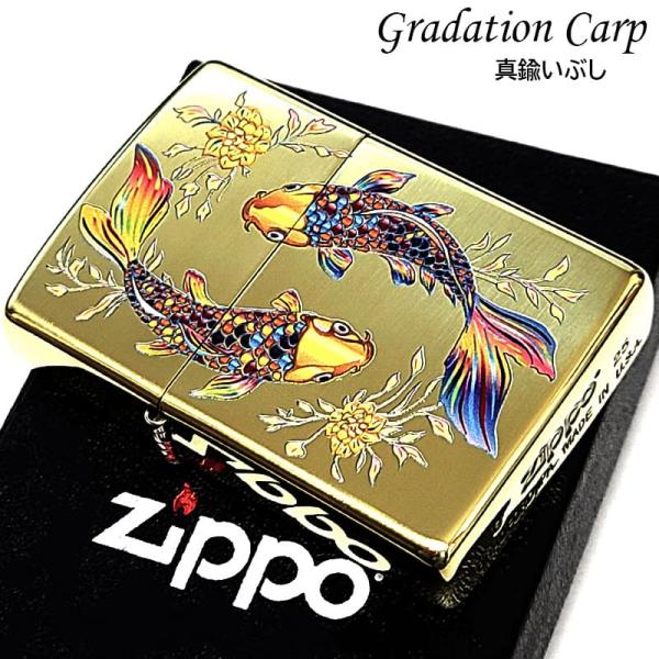 「グラデーションカープ ZIPPO」真鍮燻し仕上げの本体に、優美な鯉が色鮮やかにデザインされたジッポライターです。水面に泳ぐ鯉をこれまでにな色彩で表現しました。深みのあるグラデーションは手にした瞬間、存在感を放ちます。まるで一つのアート作品...