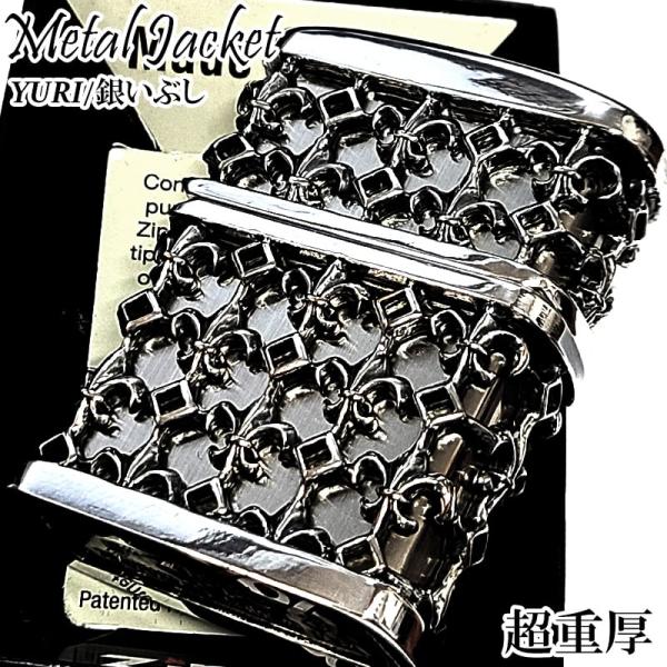 【メタルジャケット ユリ ZIPPO】メタルジャケットは、金属のカバーがZIPPOにはめ込まれ、立体感、重厚感を実現したZIPPOライターです。豪華なデザインになっており、全体に広がるリリー（百合の紋章）のデザインがエレガントな雰囲気を醸し...