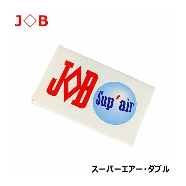 「J◇B スーパーエアー・ダブル」フランス創業の巻紙ブランド、JOBの手巻きたばこ用巻紙です。レギュラーサイズのペーパー100枚入り。紙全体に特殊加工の微細な穴が開いているため、2次空気を取り込み喫味を軽減。煙が軽くなり、マイルドな吸い心地...
