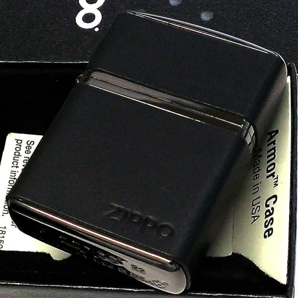 【アーマー クラシック・レザー ZIPPO】重厚感のあるアーマーベースに4面にわたって肌触りの良い牛革を施した、シンプルで上品なジッポライターです。銀メッキ・バレル仕上げのシルバーのジッポに、ダークネイビーの牛革を組み合わせたデザイン。深め...