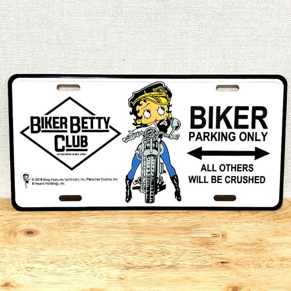「コマーシャルプレート Betty Boop」アメリカの人気キャラクター『BETTY BOOP（ベティーブープ）』のブリキ看板！バイクに乗るベティちゃんがかっこいいデザイン。飾るだけでとってもアメリカン！軽いので場所を選ばず簡単に飾れます。...