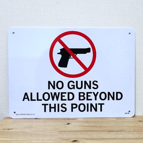 「サインボード 銃規制区域」「NO GUNS ALLOWED BEYOND THIS POINT」は海外のコンサート会場や、球場、映画館など公共の場の銃規制区域に使用されている看板です。飾るだけでアメリカンな雰囲気が漂います。軽いので場所を...