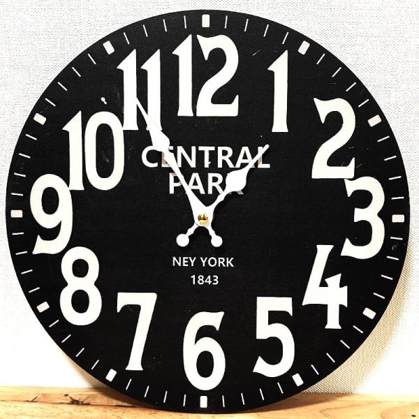 「オールドルック ウォールクロック CENTRAL PARK」MDFウッド製のフラットな文字盤に、アンティーク調のクロック・ハンズ（時計の針）を合わせたお洒落な掛け時計です。レトロデザインのウォールクロックはお部屋を落ち着いた雰囲気にしてく...