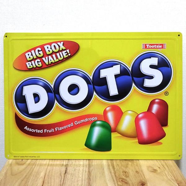 「メタルサイン ”DOTS BIG BOX VALUE”」海外で人気のお菓子、ドッツのパッケージがそのままデザインされた可愛いブリキ看板。ポップな色使いと、キャンディの絵が見てるだけで楽しい気分になります。お菓子好きな方にもおすすめです♪お...
