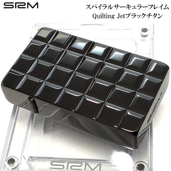 【SAROME スパイラルサーキュラーフレイム キルティング ブラックチタン】SAROMEライターはサロメ社がデザインした人気の高いガスライターです。風に強く、室外で使用した際に風で火が消えてしまう、といったストレスが軽減されます。両面にデ...