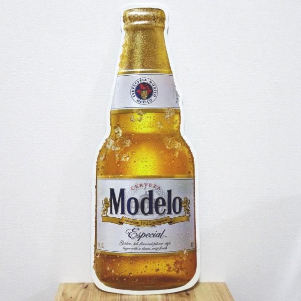 「ボトルキャップメタルサイン ”Modelo Bottle”」Modeloの瓶型の珍しいブリキ看板です。ビール好きの方にはもってこいの商品です！-アメリカンブリキ看板とは-かつてアメリカ各地の街角や店頭で宣伝広告用として実際に飾られていた看...