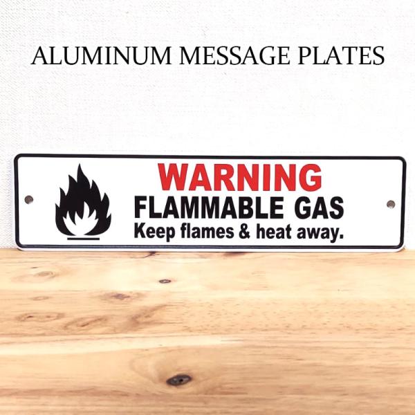 「アルミニウム メッセージプレート WARNING」ガスの危険をしっかりと伝えるメッセージが入っているので、安全対策として役立つメッセージプレートです。アルミ製なので錆ず、また軽いので飾りやすいですよ！左右に穴が空いているので取り付け時に便...