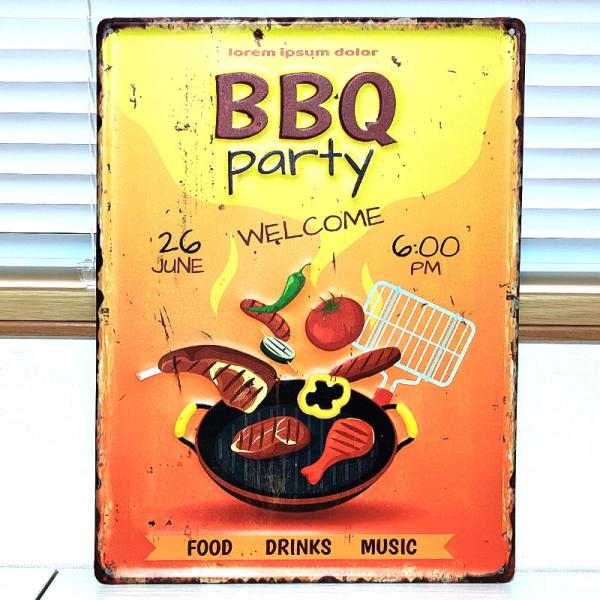 「アンティークエンボスプレート BBQシリーズ」バーベキューがモチーフのかわいらしいブリキ看板です。エンボス加工が施されており、錆びたような仕上がりがアメリカンな雰囲気を演出してくれます！軽量なのでお部屋やガレージ、どこでも気軽に飾ることが...