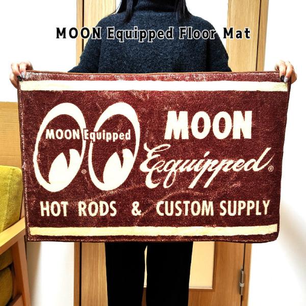 「MOON Equipped Floor Mat」ムーンアイズデザインのフロアマットです。チョコレートブラウンカラーがおしゃれ！玄関、リビング、キッチン、トイレなど色々なところに使えるマットです。デザイン部分は柔らかな触り心地で、裏面には滑...