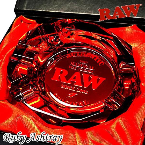 「RAW Ruby Ashtray」RAWが手掛ける“Ruby Ashtray（ルビーアッシュトレイ）”。ブランドロゴと“THE NATURAL WAY TO ROLL”の刻印入りRAW公式ガラスアッシュトレイ深いルビーレッドのガラスに、R...