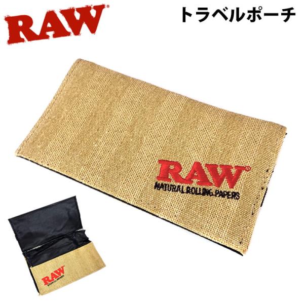 「RAW トラベルポーチ」ジュート素材にRAWのロゴが刺繍されたナチュラルなデザインの手巻きタバコ用ポーチです。ペーパーやチップス等、お好みのRAWアイテムがピッタリ収納できます。フォイルで内張されたポケットがたばこ葉を新鮮に保ち、マジック...