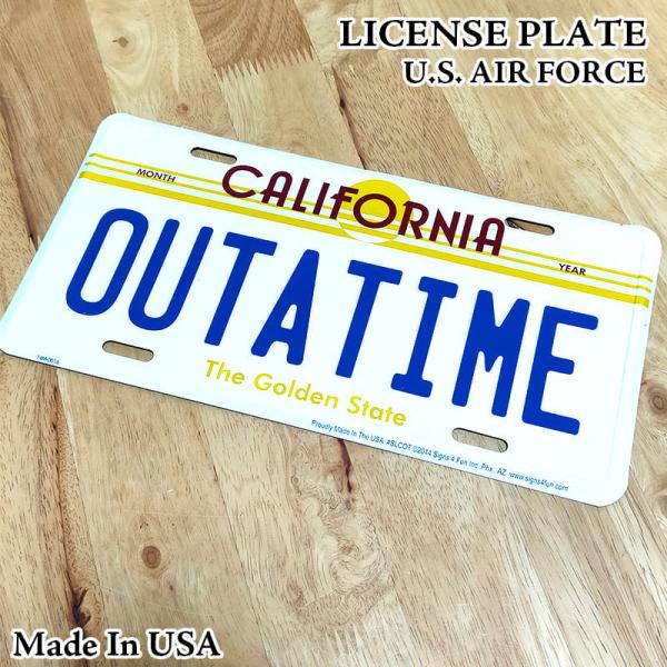 「ライセンスプレート OutaTime」カリフォルニア州のナンバープレートをモチーフにした、アメリカンテイストあふれるライセンスプレートです！ロゴ部分はエンボス加工が施されており立体的に見えるおしゃれな仕上がり。アルミ製なので錆ず、また軽い...