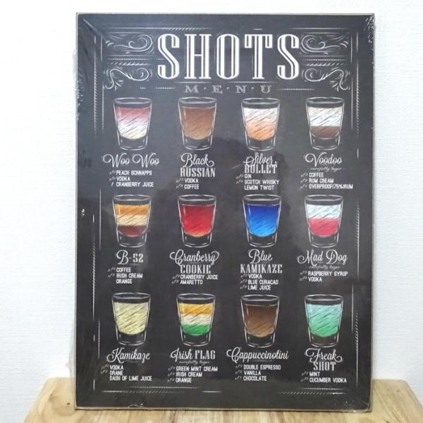 「木製看板 ”SHOTS”」カラフルなドリンクメニューがデザインされたおしゃれな木製看板です。お店の飾りにもいかがでしょうか？ずっと貼られていたかのように汚れている見えますが実際には汚れておりませんので、お部屋を汚すことなく飾っていただけま...