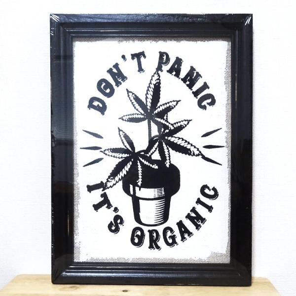 「木製看板 ”DON'T PANIC”」可愛らしい植物がデザインされたおしゃれな木製看板です。サーフライフ＆西海岸スタイルのアンティークな1枚。お店の飾りにもいかがでしょうか？ずっと貼られていたかのように汚れているように見えますが実際には汚...