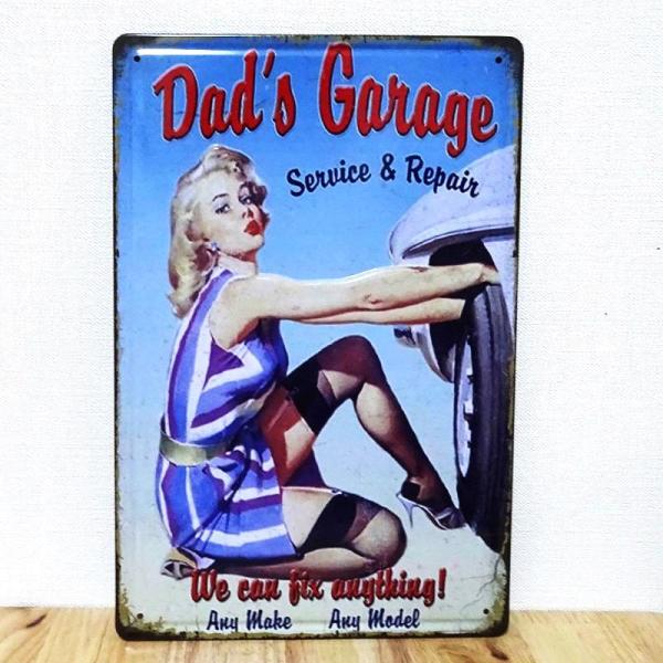 「ブリキ看板 ”Dads Garage”」車好きさんにもおすすめのセクシーで可愛いブリキ看板です。お店の飾りにもいかがでしょうか？-アメリカンブリキ看板とは-かつてアメリカ各地の街角や店頭で宣伝広告用として実際に飾られていた看板を中心に、ブ...