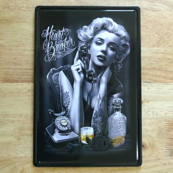 「ブリキ看板 ”HEART BRAKER”」モノクロでシックな雰囲気のレトロでおしゃれなブリキ看板です。お店の飾りにもいかがでしょうか？表面はアンティーク感あるビンテージ加工。傷やサビのデザインが良い味を出しています。これこそオールドアメリ...