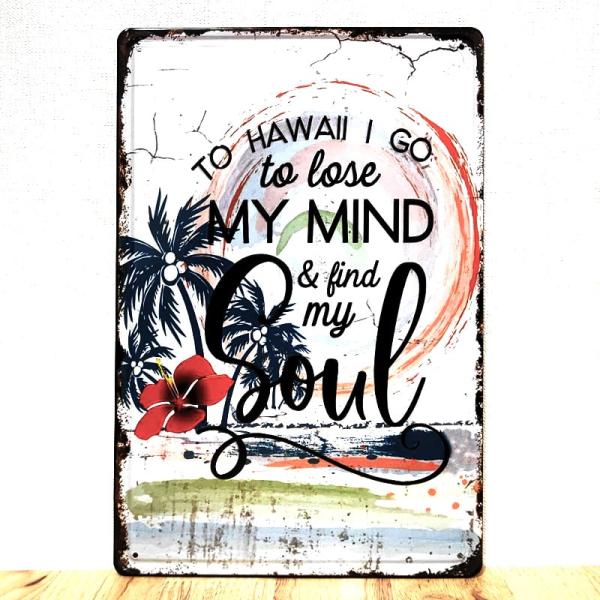 「ブリキ看板 ”FIND MY SOUL”」「FIND MY SOUL」と書かれたハワイアンなデザインのブリキ看板です。イラスト部分がエンボス加工されており、少し浮き出して見えるおしゃれな仕上がり♪軽量なのでどこでも気軽に飾ることができます...
