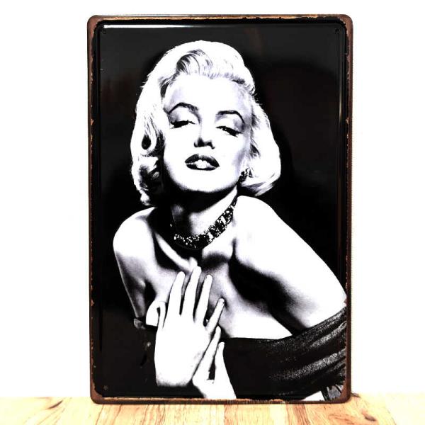 「ブリキ看板 ”Marilin Monroe”」マリリンモンローのセクシーなブリキ看板です。イラスト部分がエンボス加工されており、少し浮き出して見えるおしゃれな仕上がり♪軽量なのでどこでも気軽に飾ることができます。-アメリカンブリキ看板とは...