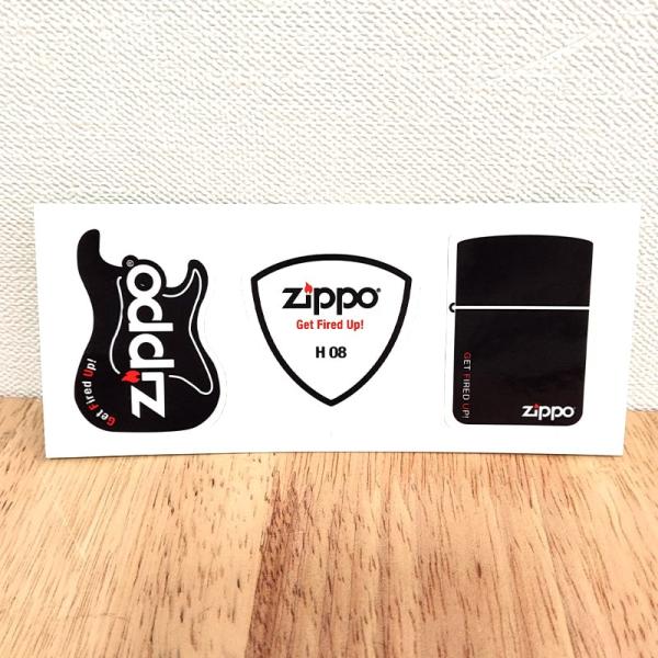 「ZIPPO社 ステッカー」ZIPPO社正規ライセンス品の大変貴重なステッカーです！こちらは絶版品となっており、今ではなかなか手に入らないレア物です。3種類のデザインがセットになっています。ジッポーファン、コレクターさん必見のアイテム！イン...