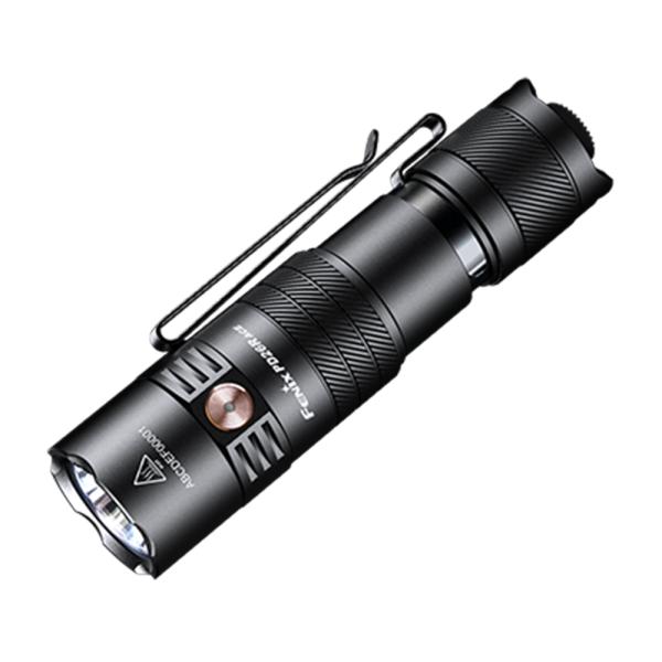 Fenix PD26R ACEは、ACEシリーズの中で最もコンパクトなモデルです。長さわずか106mm、重量102gという小型ボディながら、最大1300ルーメン・照射距離354mのパワフルな性能を発揮します。ポケットやバッグに簡単に収まり、...