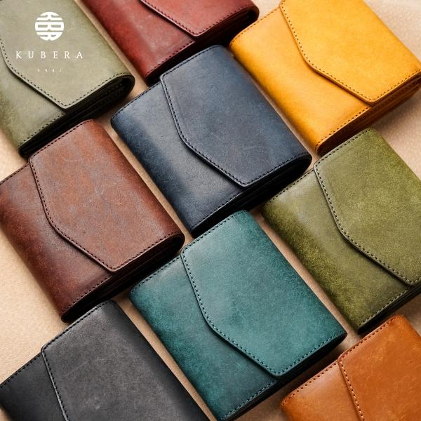 手のひらにおさまるオールインワン ミニ財布。上質素材で仕立てたミニ財布。使い勝手や機能性を犠牲にすることなくキャッシュレス時代に適した必要十分なキャパシティと、ジャケットやパンツのポケットにもおさまるコンパクトサイズを実現しました。自由に使...