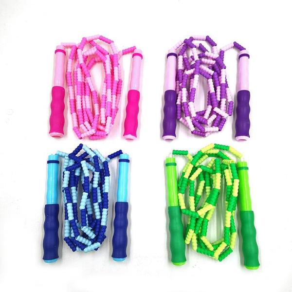 【素材】PVC ABS【カラー】グリーン、ブルー、パープル、ピンク【サイズ】長さ約2.8mロープの長さは簡単に調整できるので、大人でも子供用としても安心してご利用いただけるなわとびです。滑りにくい波状のグリップは手にフィットしてしっかり握る...