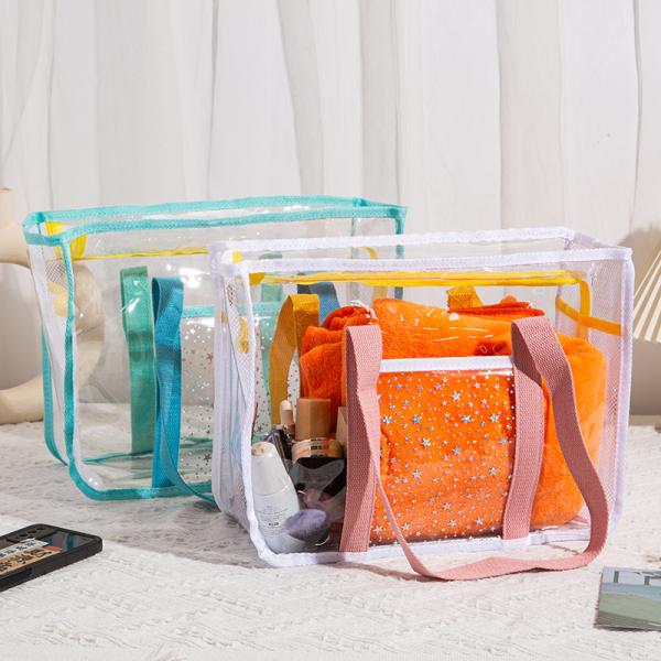 【サイズ】約　縦27cm＊横35cm＊マチ15cm　【防水素材、透明デザイン】撥水性があって水に濡れても安心な透明PVCビニール製で、水や汚れに強く丈夫なクリア素材バッグは、砂やお水など軽く払えば出てきます。また、透明ビニールバックで、中身...