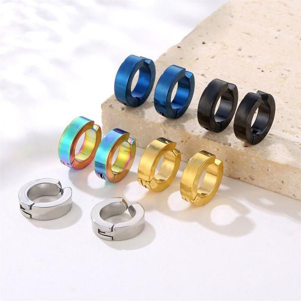 ピアスはあけたいけどあけられない、まるでピアスのようにシンプルでおしゃれなイヤーカフです。カラー豊富で自分に似合うイヤーカフが見つけられます！【素材】ステンレス【サイズ】外径 約12.5ミリ 内径 約8.2ミリ 厚さ 約2ミリ 幅 約4ミリ...