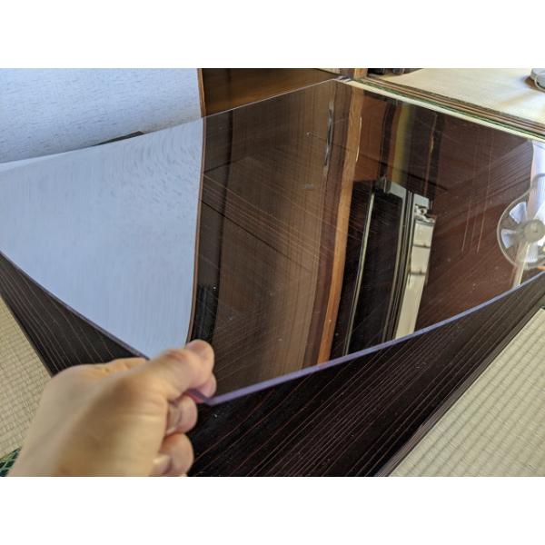 ベーシックタイプの囲炉裏テーブルにピッタリサイズのテーブルマットです。ポリカーボネートの厚さが3mmありますので、安定感があります。夏の間、蓋をして、このテーブルマットを置けば、テーブルの保護になります。また、涼しげなクロスを入れると、お部...