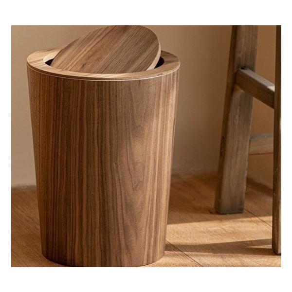 ■商品説明製品のロットが異なり,紋様が少し違います温かみのある木目調のふた付ゴミ箱です☆柔らかな木目と、滑らかなフォルムがお部屋をオシャレな雰囲気にしてくれます。マグネット付きのふたがゴミ箱の中身を隠してくれるので、部屋がスッキリとした印象...
